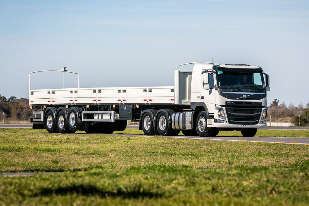 Volvo FM 330 6x2T Evolution Win » Transporte Mundial