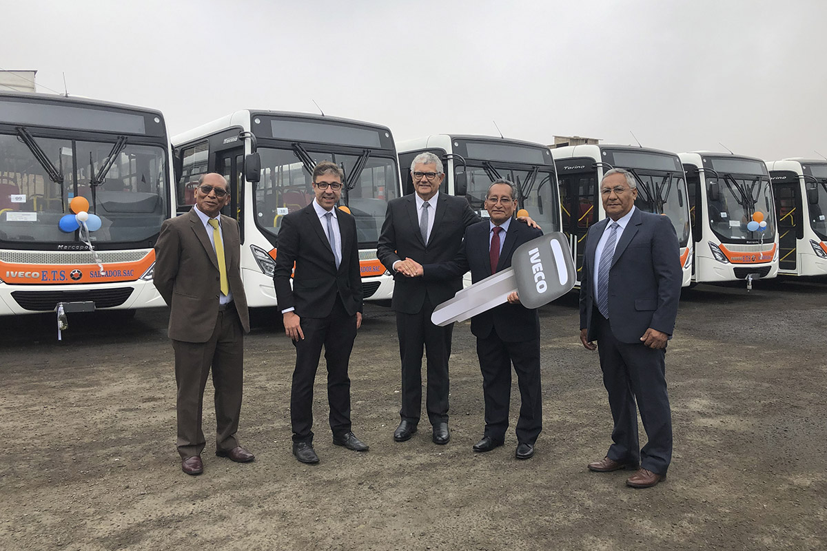 Iveco Bus entregó vehículos para el transporte público