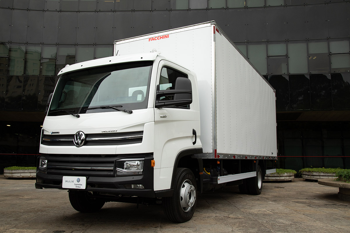 VW presentó las nuevas versiones automatizadas del Delivery