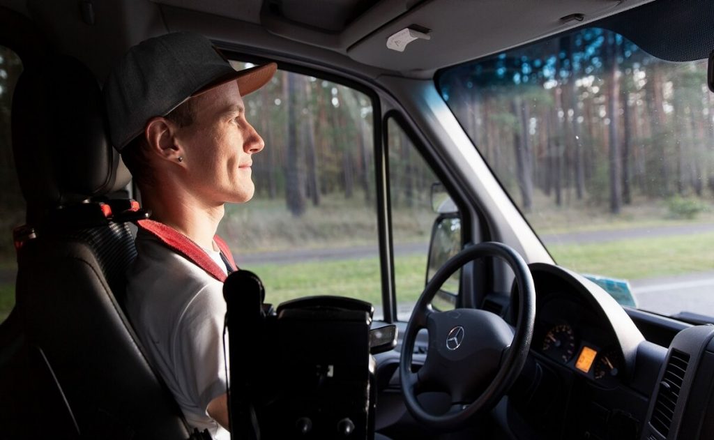 Mercedes-Benz y una Sprinter adaptada