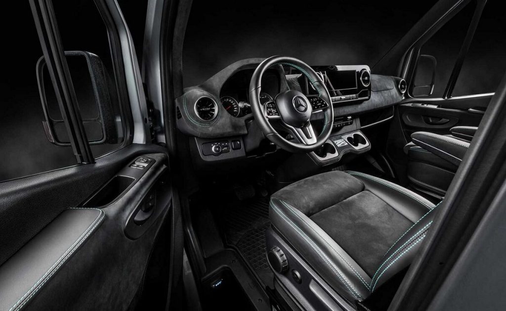 Una Mercedes-Benz Sprinter vestida de AMG