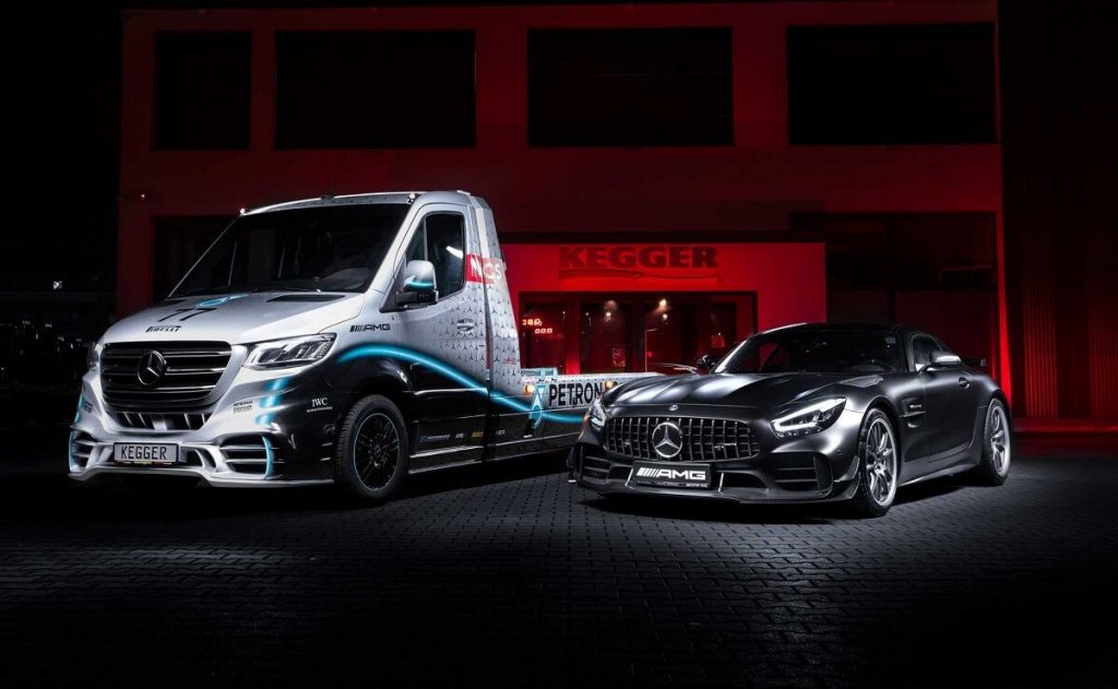 Una Mercedes-Benz Sprinter vestida de AMG