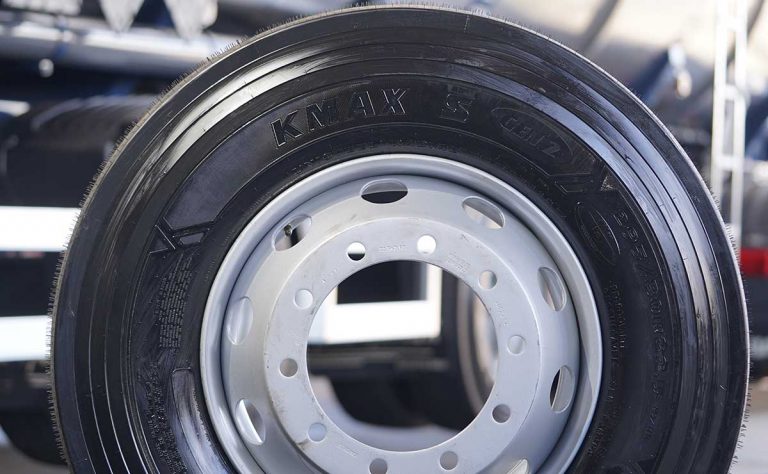Goodyear lanza la nueva generación de sus neumáticos KMax » Transporte ...