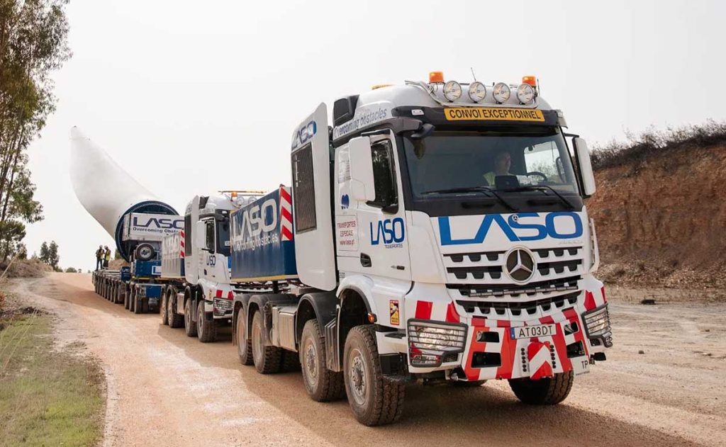 Los Mercedes Arocs SLT 8x8 y la difícil tarea de trasladar una carga extrema » Transporte Mundial