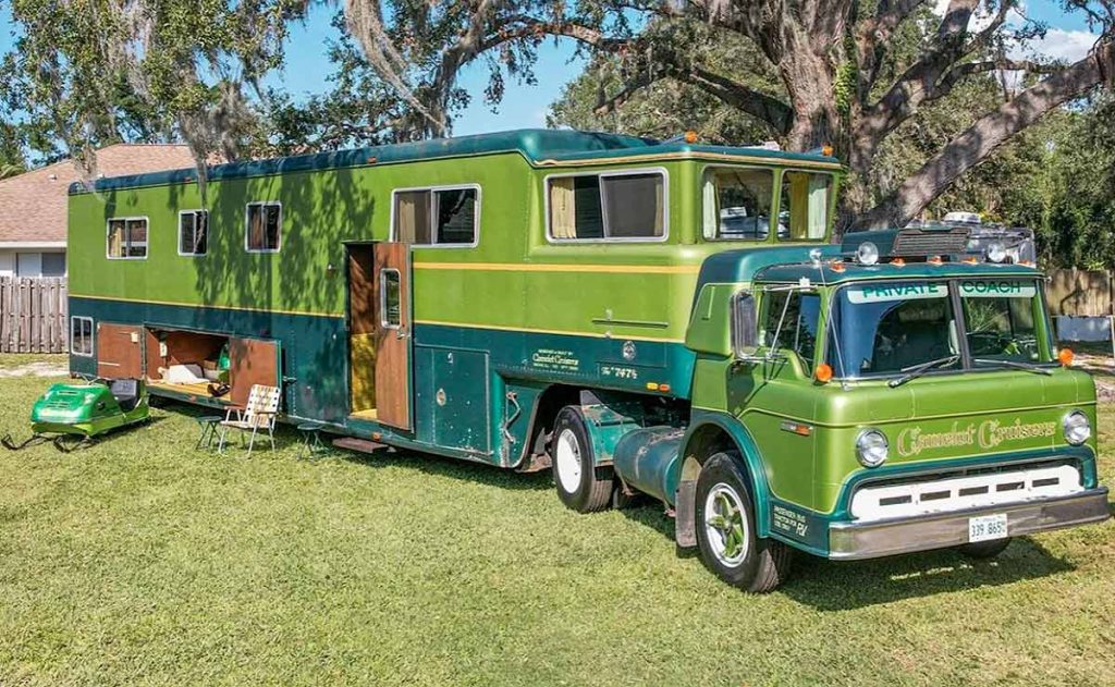 Camelot Cruiser, el ostentoso motorhome con motor V8 que escondía dos ...