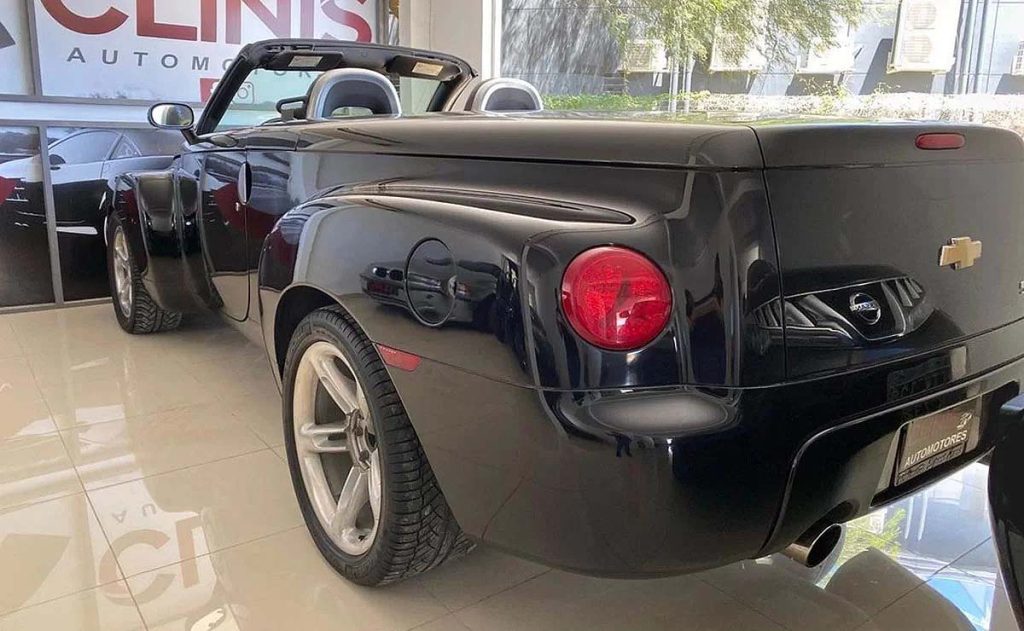 Chevrolet SSR, la pick up con estilo retro y motor de competición que ...