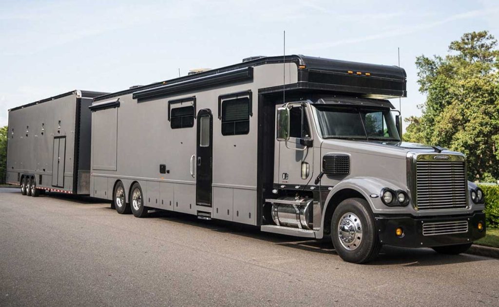 El motorhome más completo del mundo: espacio, lujo, y un taller con ...