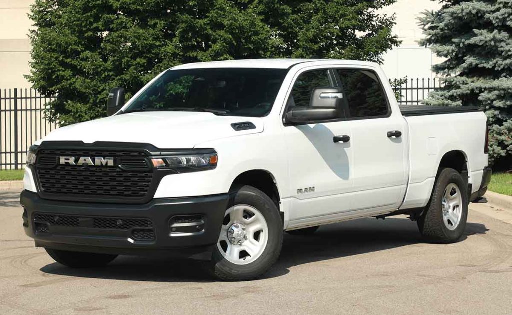 Sin lujos ni cromados: esta es la pick up full size más accesible del ...