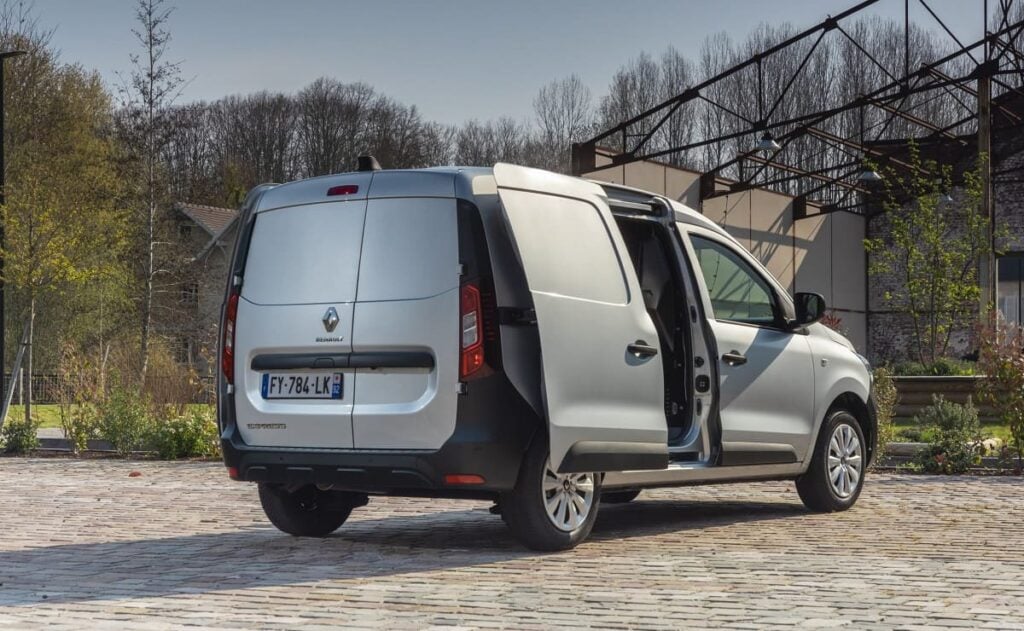 ¿Cuál es el precio y equipamiento de la Renault Kangoo Express 2025?