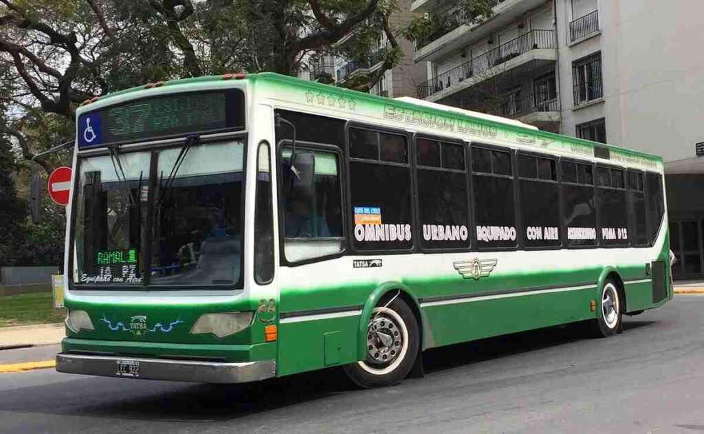 Por qué los autobuses tienen motores traseros