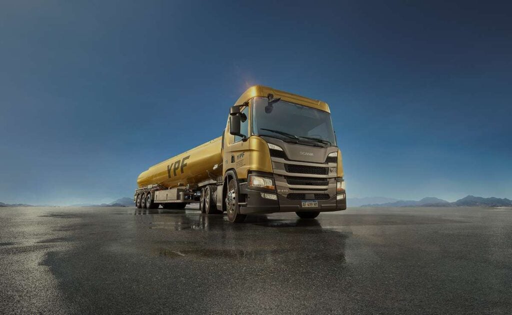 ¿Por que se volvieron virales estos camiones de YPF?