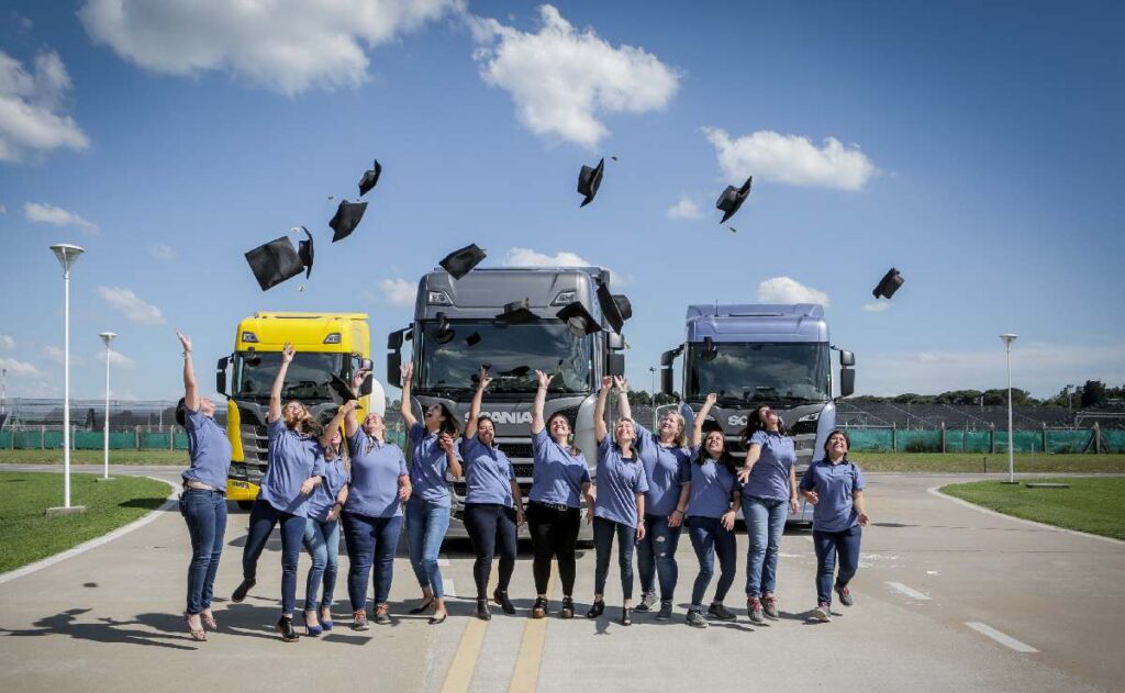 Scania lanza la séptima edición de “Conductoras”